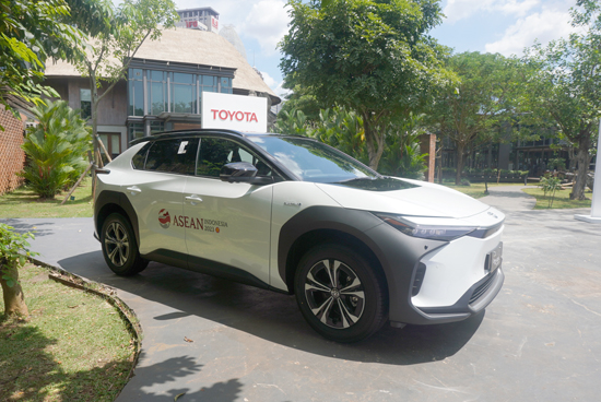 Toyota Serahkan 65 Unit bZ4X Untuk Kendaraan Resmi KTT ASEAN 2023 di Labuan Bajo, NTT